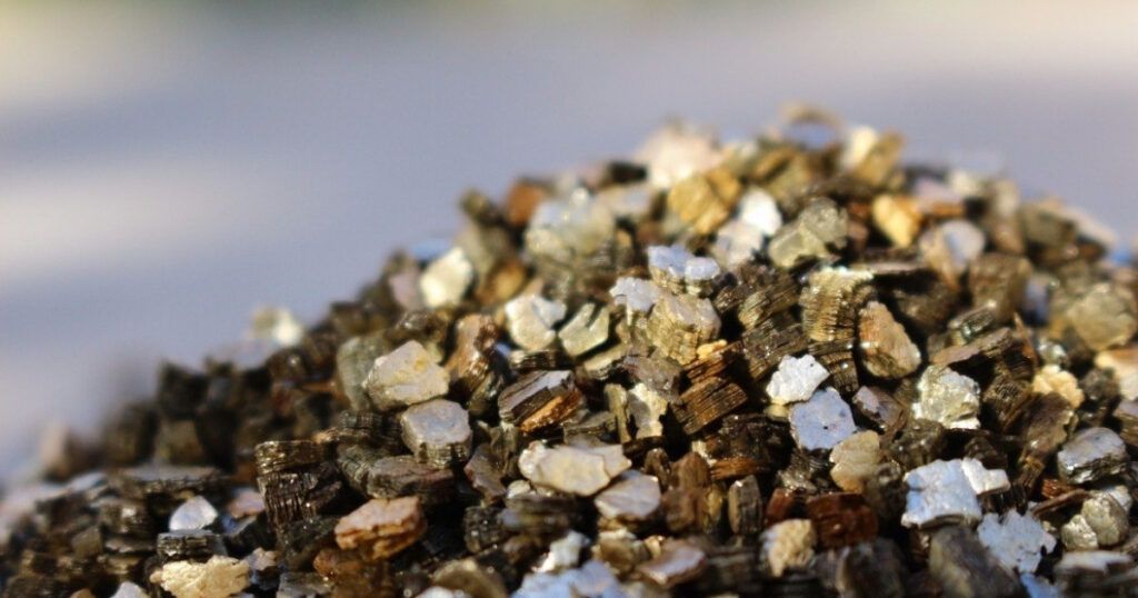 Aprende ¿qué es la vermiculita para plantas? En Humus Natural 🌿